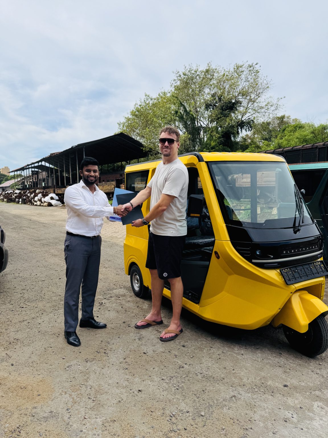 Renting a Tuktuk in Sri Lanka: The Ultimate Guide - tuktukrental.com - Tuktuk Rental